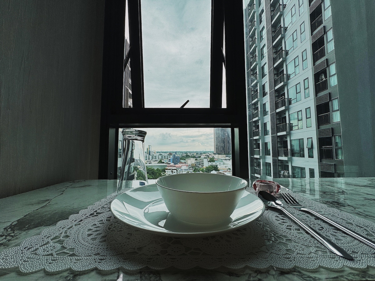 BTS/Super Large Infinity Pool/City Center Business District/Smart TV ...