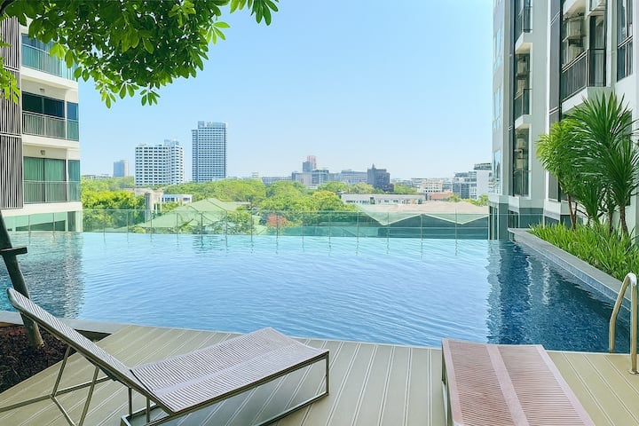 Next to BTS/Super Large Infinity Pool/City Center Business District ...