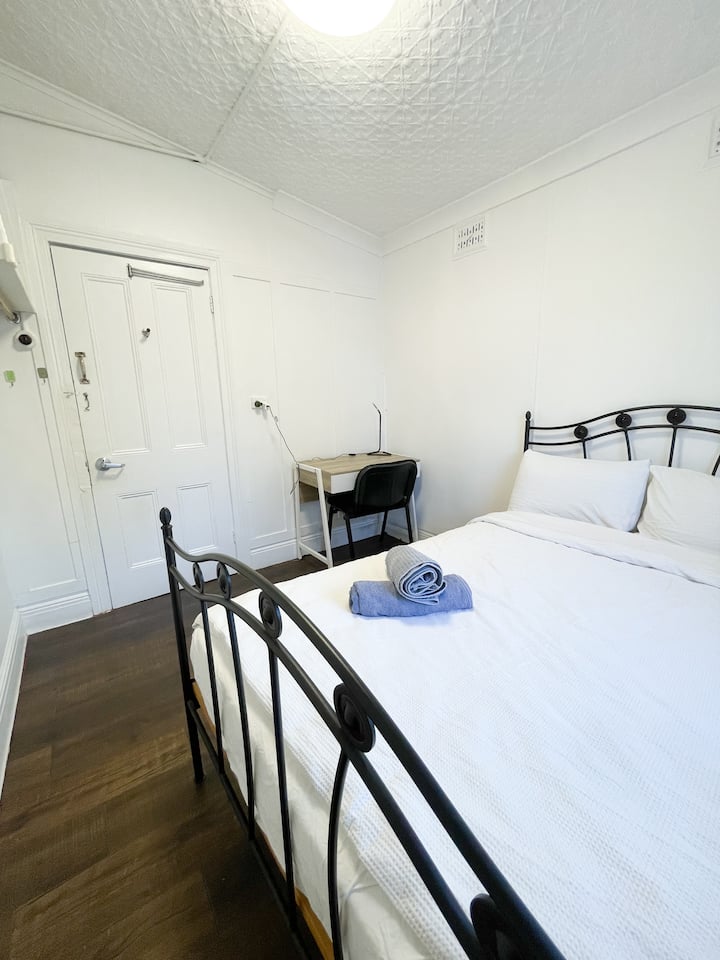 Snug Private Room Near Sydney Airport & Cbd - North Shore