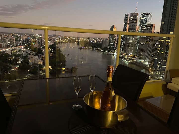 2 Bed Cbd Resort Style Stunning View - Brisbane