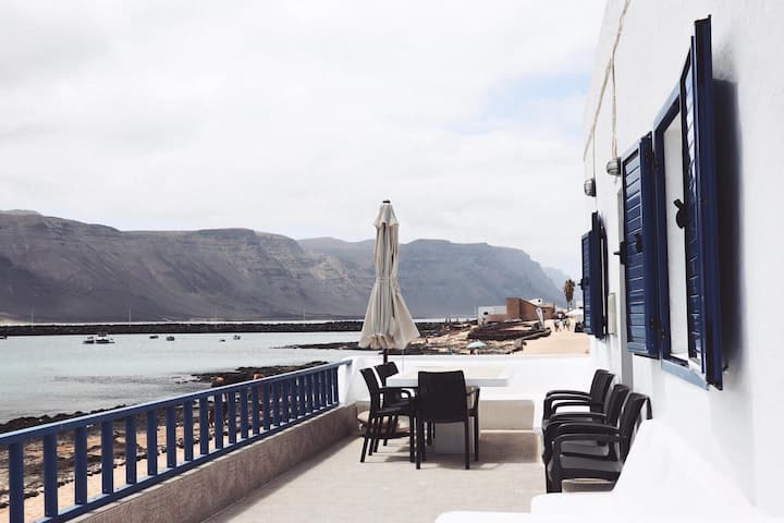 "Casa La Playa" With A Terrace Right On The Beach - Graciosa