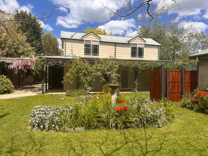 Bungendore Cottage: Town Central - Bungendore