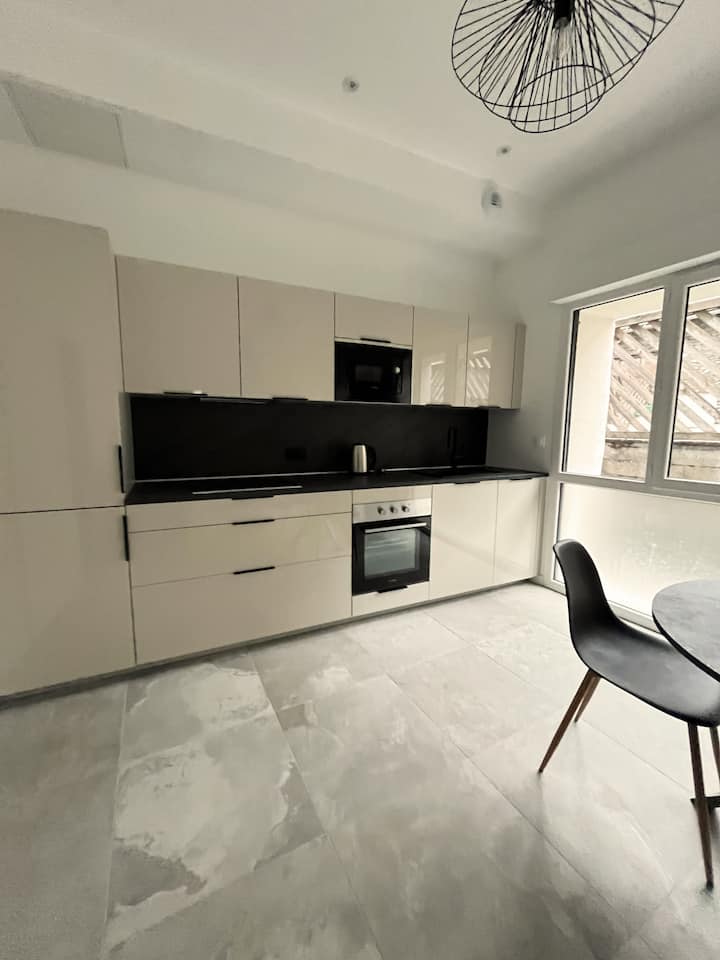 Le Vieux Bourg, No.5 - Spacious 1 Bed Apartment - Auris
