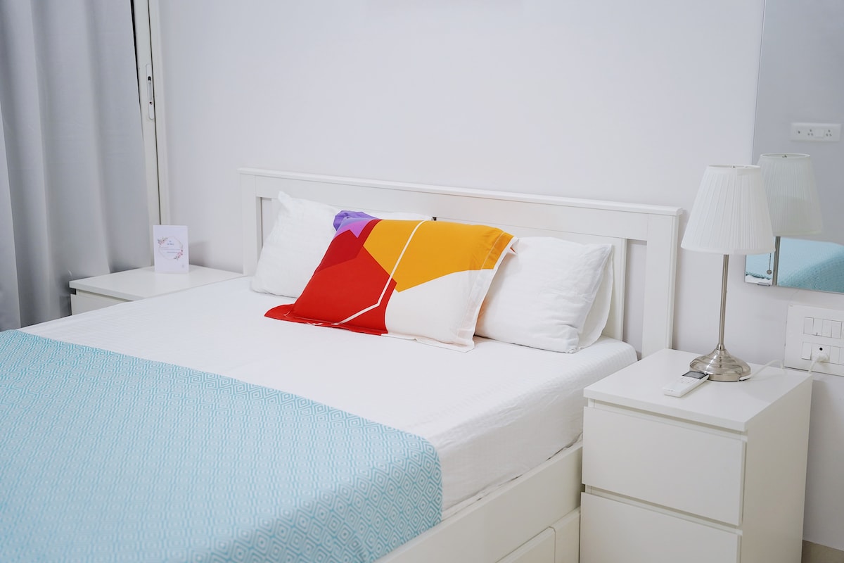 Nest Aerotel 1 @415 sqft AC Studio, Blick auf den Flughafen! - Condos ...