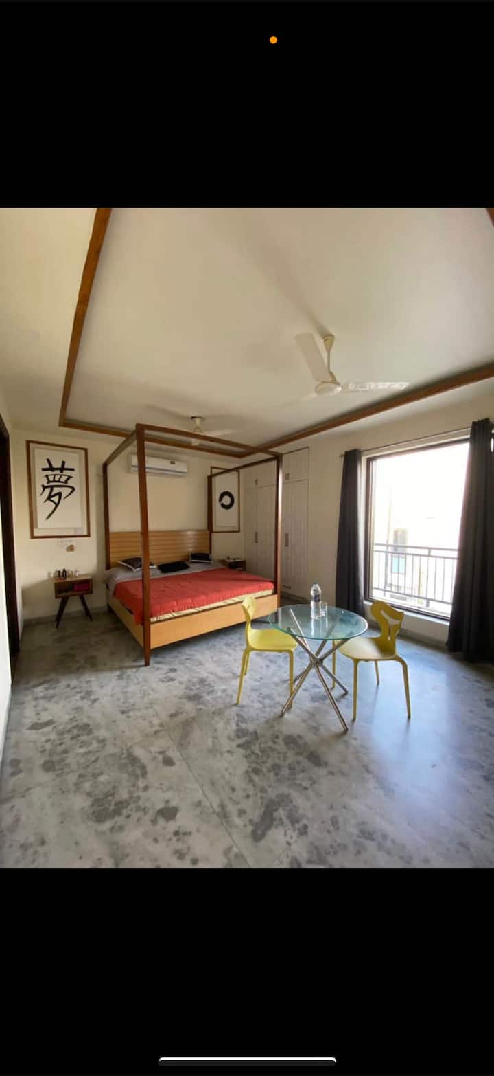 Bo-teak 5bhk Service Apartment, Yashobhoomi Centre - Delhi