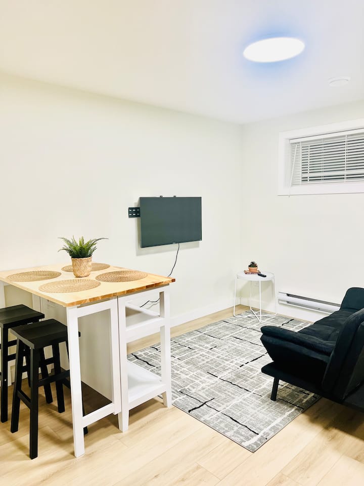 Cozy & Bright 2-bedroom - Regina