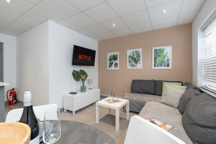 Open Mind Property – 2br Flat Commercial Road - Gosport
