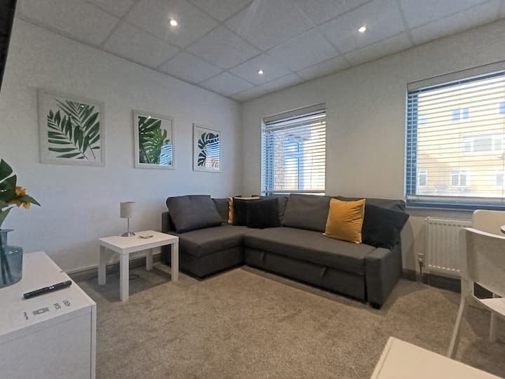 Open Mind Property – 2br Flat Commercial Road - Portsmouth