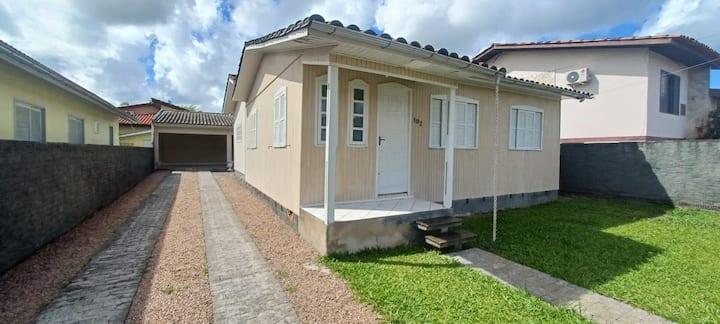 Casa 2 Dormitórios Próximo A Unesc Em Criciúma - Criciúma