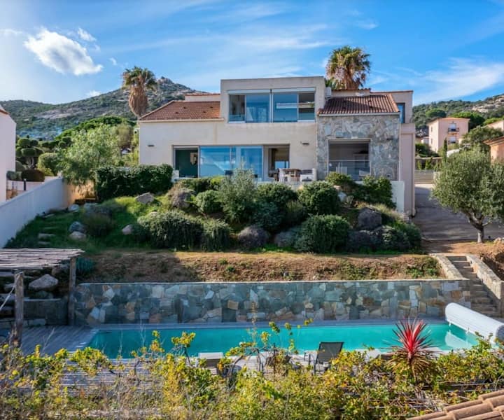 Piscine Et Vue Panoramique Sur La Baie De Calvi - Calvi