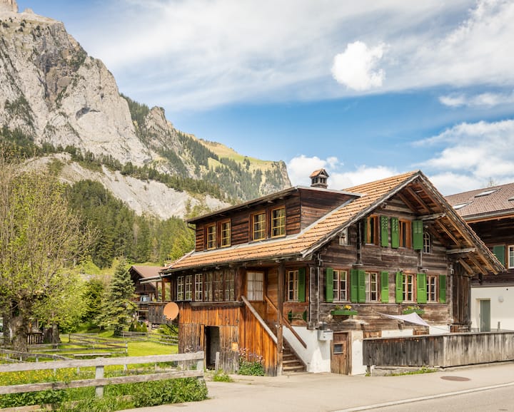 Detached Alpine Chalet With Two Apartments - Leukerbad