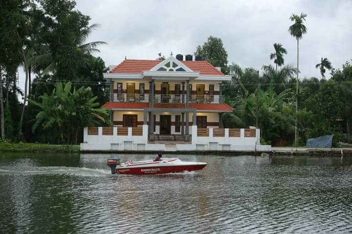 Mango Kerala Homestay - Lake View Rooms - クマラコム