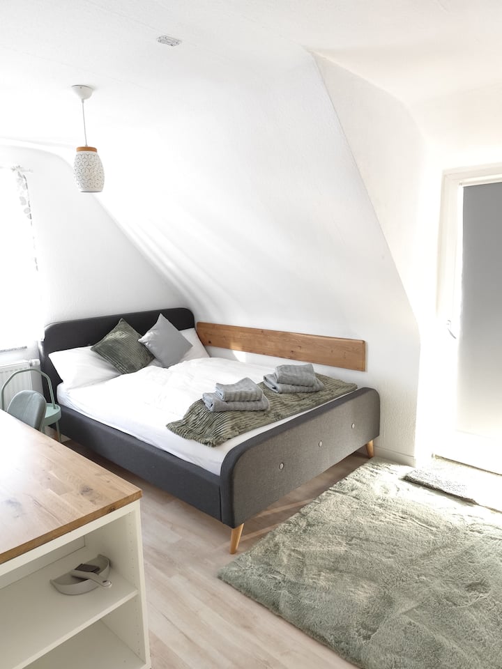 Wg Zimmer Ca.26 M²mit Balkon Stuttgart Stammheim - Stuttgart