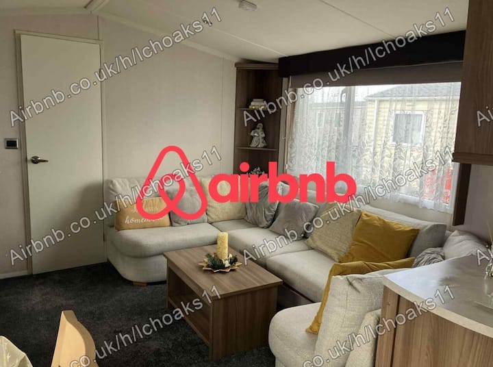 Oaks 11  Spacious 3-bed Caravan  No Pets - Porthcawl