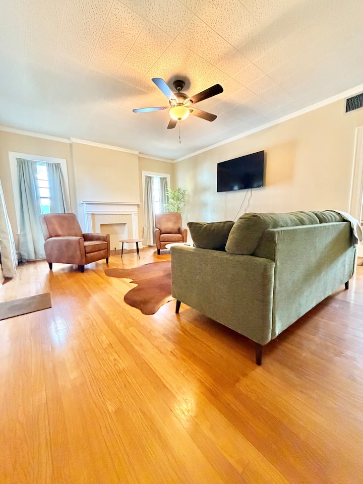 Uptown Big Radiant And Breezy 2 Bedroom Apartment - Shreveport, LA