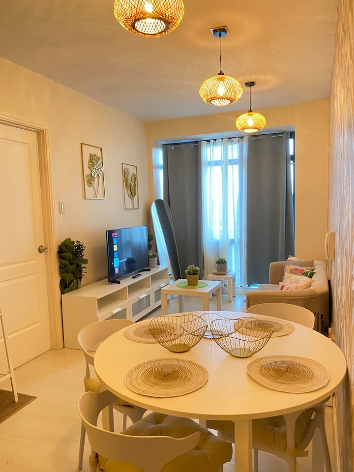 45ft Floor With Fast Wi-fi Pool & Gym Access - Makati