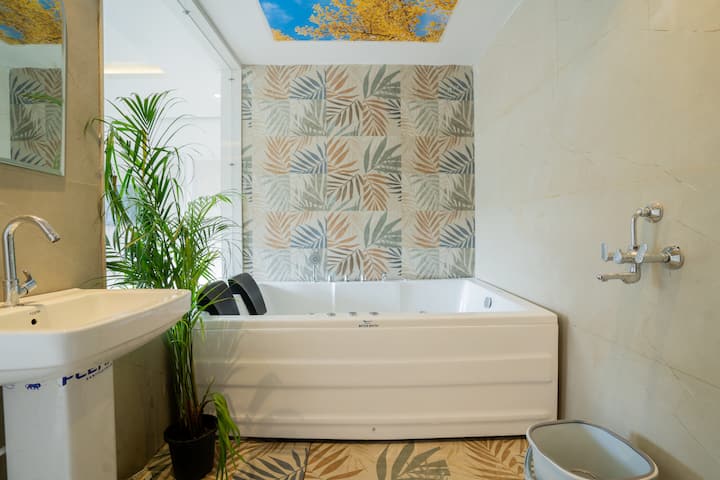 The Lake View Suite… By Sns Group Of Luxury Stays - Bhopal