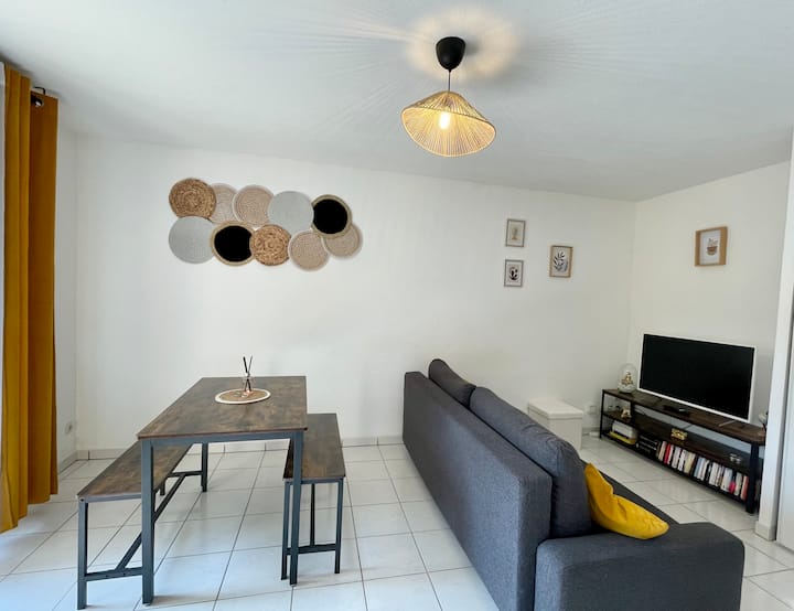 Le Tamaris - T2 Airbus Parking - ibis budget Toulouse Colomiers