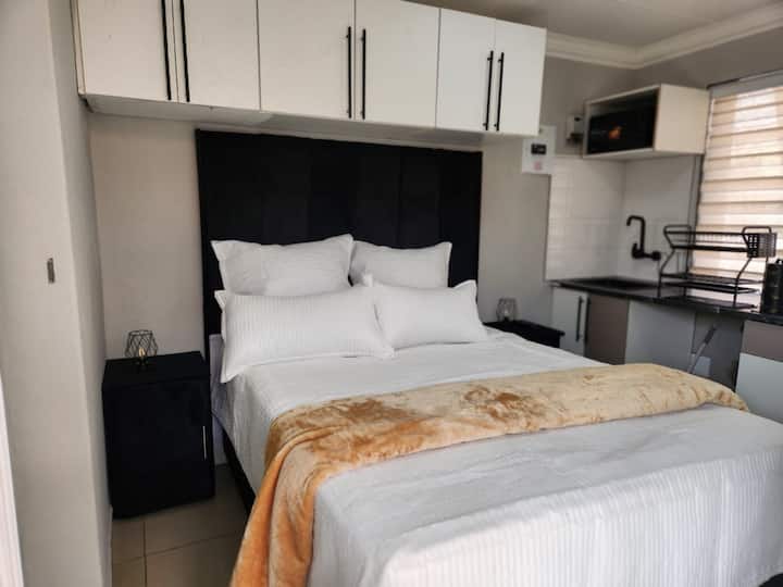 Win Haven Guest House - The Eazy Breezy Studio - Randfontein