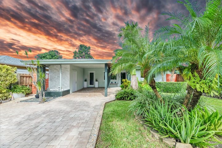 Modern Zen Retreat Near Fort Lauderdale Beach - Coconut Creek, FL