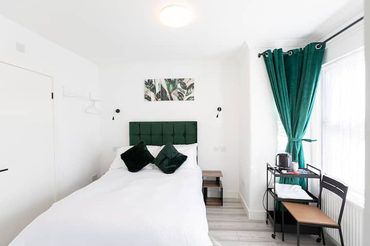 Reading 6 Bedroom Ensuite House:the Golden Retreat - Reading