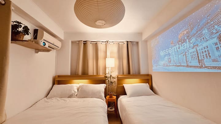 홍대쇼핑 중심/ 홍대입구역에서 2~3분거리 - South Korea