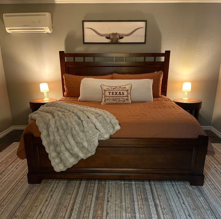 Longhorn Studio – Guest House W/extra Guest Space - Abilene, TX