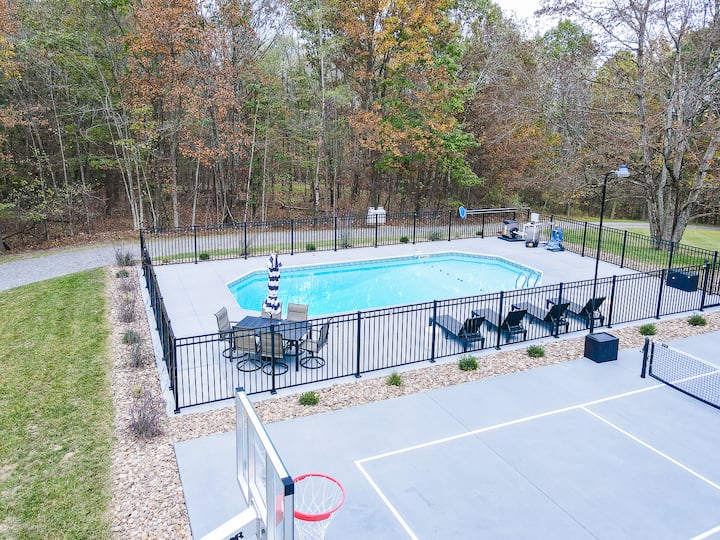 3br Getaway | Pickleball Court, Pool + Hot Tub - Prince Gallitzin State Park, Patton