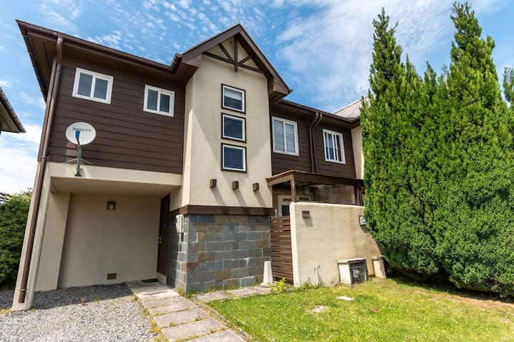 Espectacular Casa, Full Equipada Con Piscina - Pucon