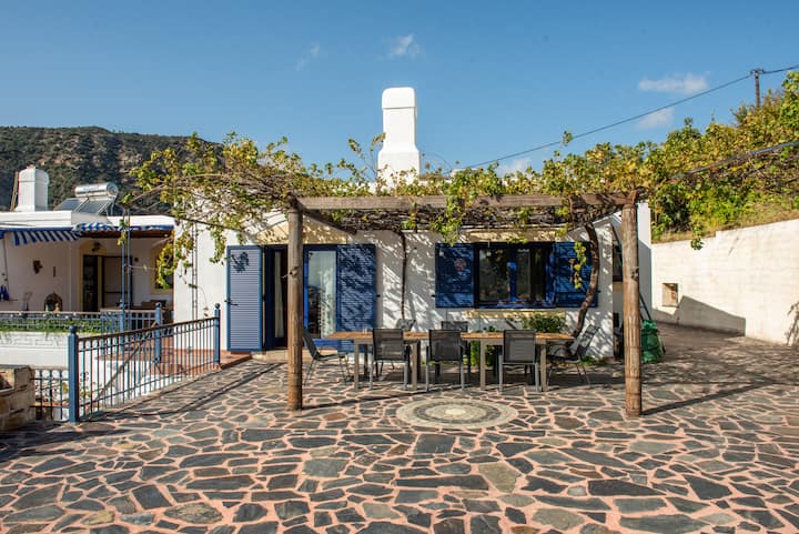 Poet's House, App. 1 - Palaiochora