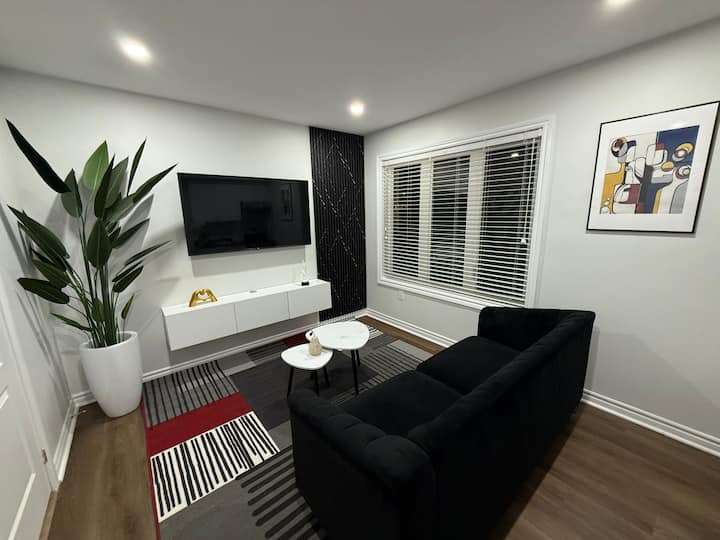 Cozy, Private Suite, Two Level Apartment. - Brampton