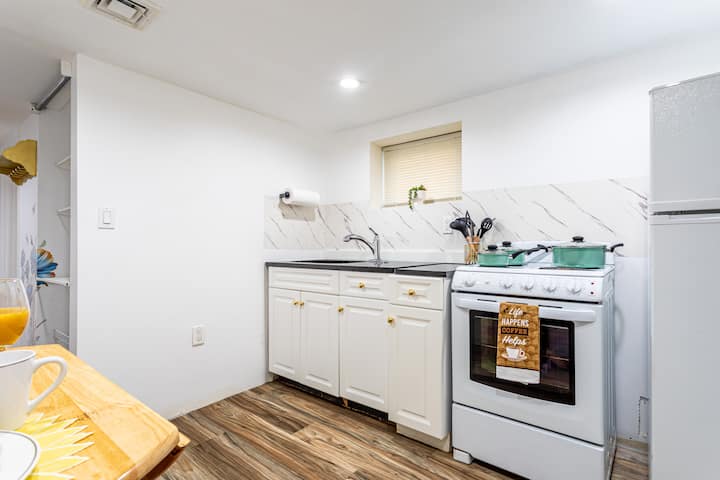 1br|1ba Apt |Nyc Train 10' •Highspd Wifi• Rokutv - Newark, NJ