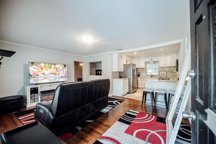 Modern 2-bedroom Duplex Near Downtown Orlando - Winter Park, FL