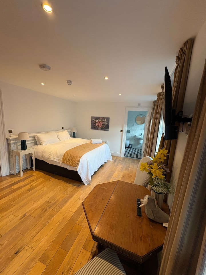 Gilberts Super King Or Twin Room (A) - Cobh