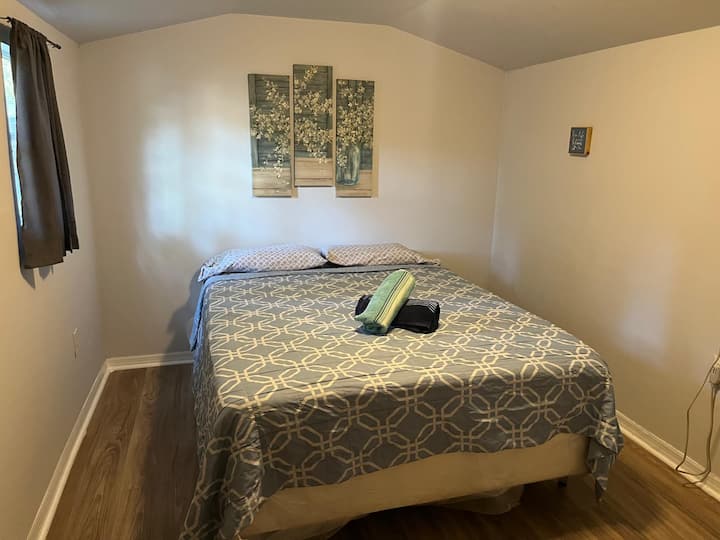 The Jax Cabin Hideaway - Jacksonville, FL