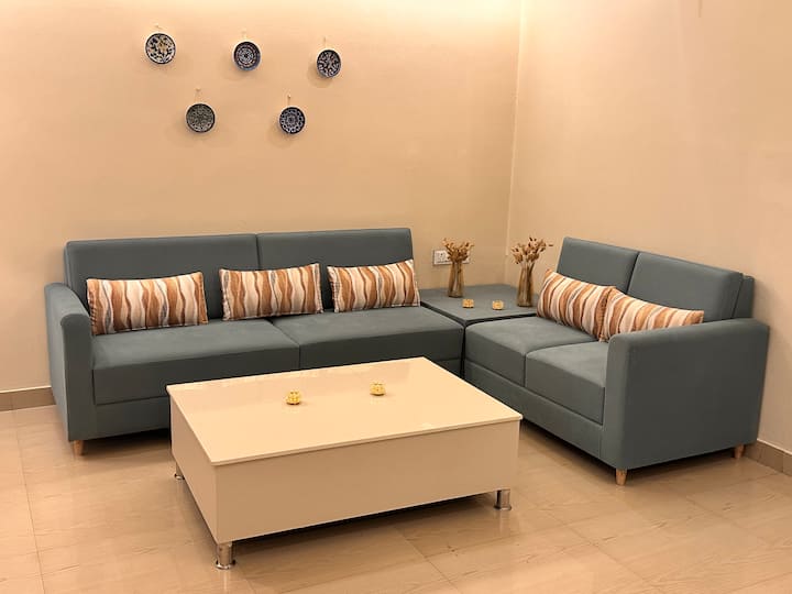 Pearl-white Luxe 2bhk • Near Hawa Mahal • Balcony - India