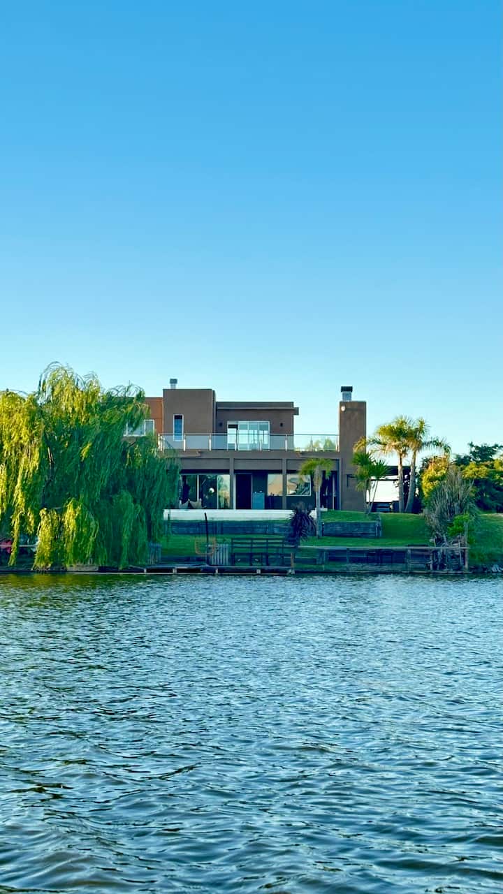 Casa Con Salida A La Laguna En San Sebastián - Campana