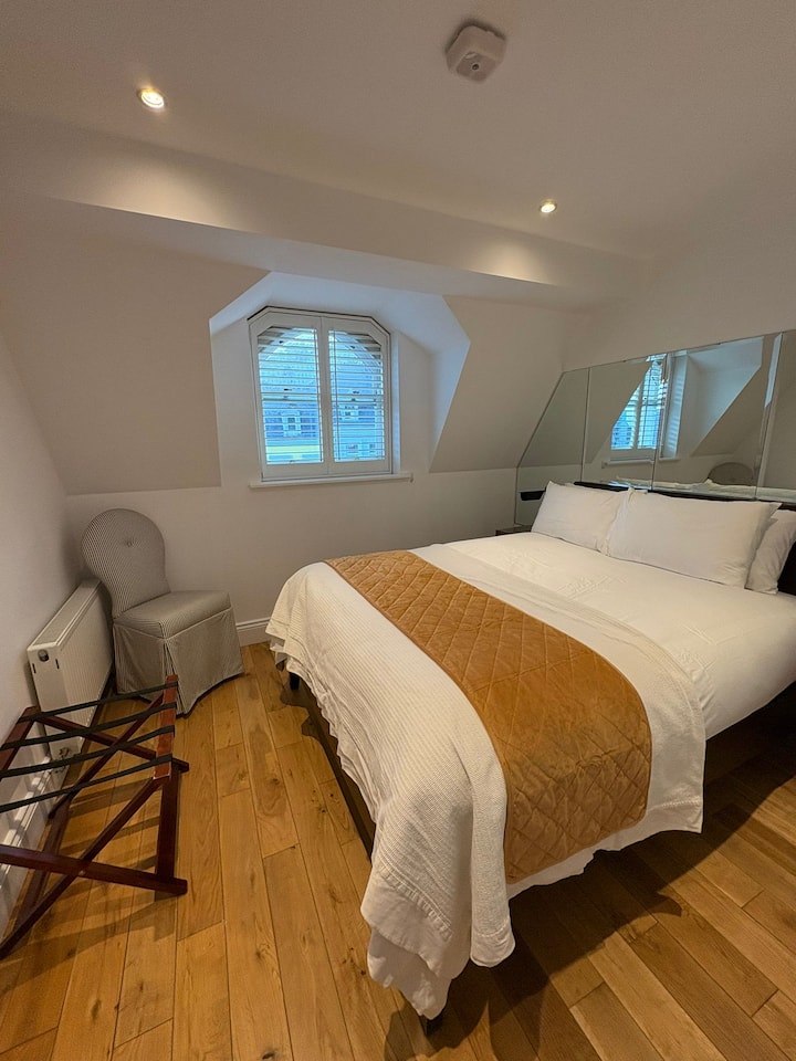 Gilberts Penthouse King Suite - Cork