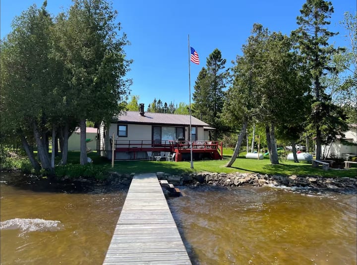 Lakefront Getaway On Indian Lake With Private Dock - Palms Book State Park, Manistique