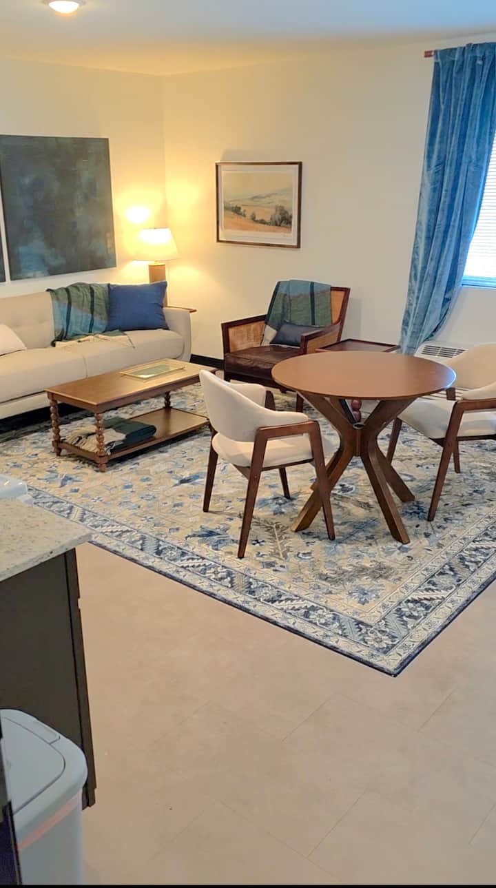 Cozy 2 Bed 2 Bath | Near Wichita State University - Wichita, KS