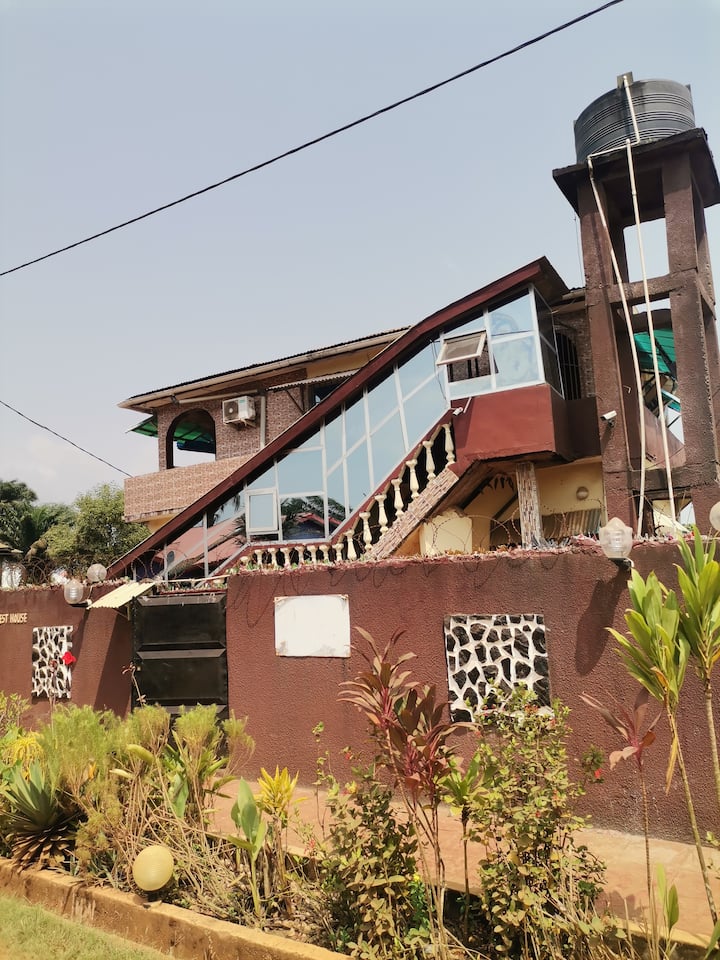 Saaforr's Guesthouse
New In Town And Affordable - Monrovia