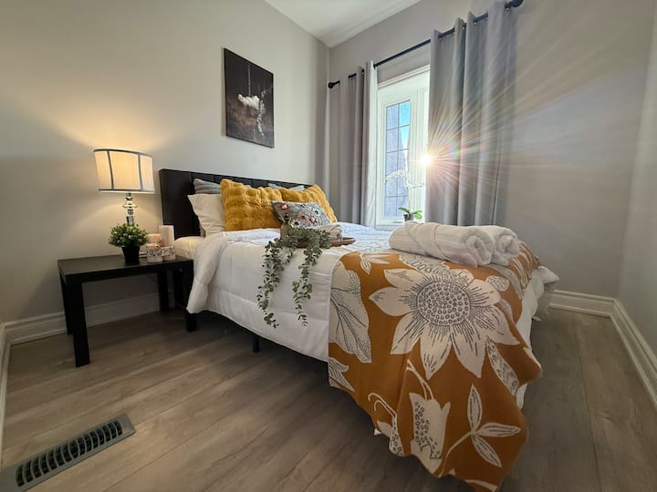 Beautiful 3-bedroom-little Italy-parking - Toronto