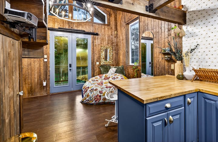 Horse & Hen Serene Farm! Elevated Barndominium! - Wesley Chapel, FL