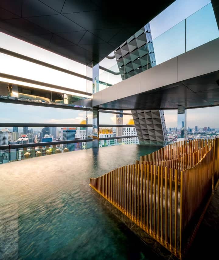 Central Bangkok Iconic Building Location Better - Bangkok