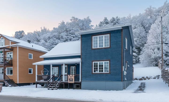 Hot Tub |&nbsp;Between River And Mountain | La Shred Chalet - Le Massif de Charlevoix