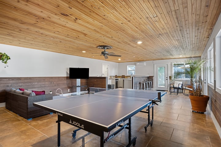 Big Bobcat Bungalow - San Marcos, TX