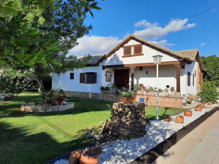 Casa Emilia, Felicidad Para Ti Y Los Tuyos - Escalona