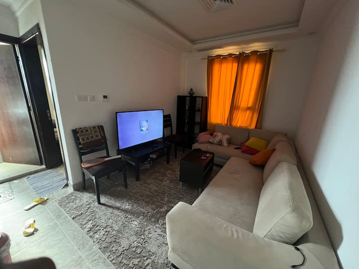 Cozy Apartment Near Crownplaza & Airport - Kuwait
