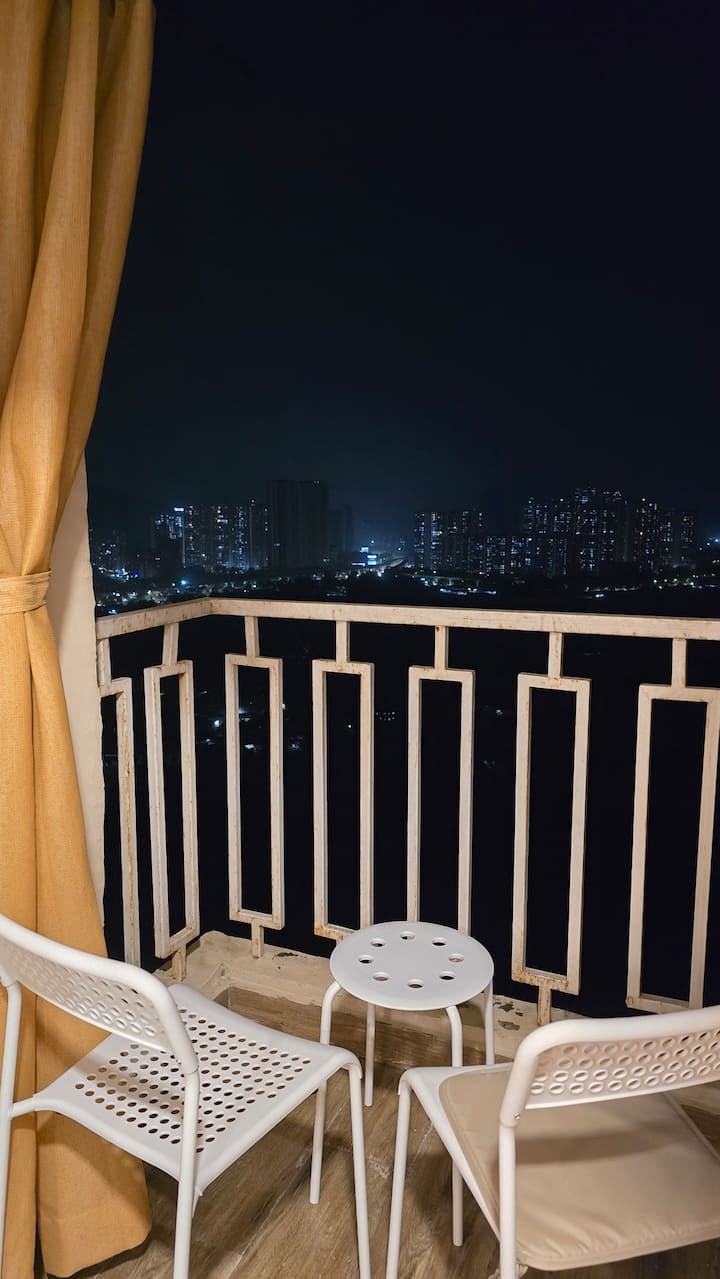 Hilllock °36 : Wrapped In Green Silence - Thane