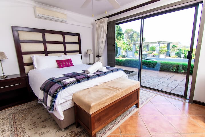 Luxury King Room With Bath, Garden View, And Patio - Mtunzini